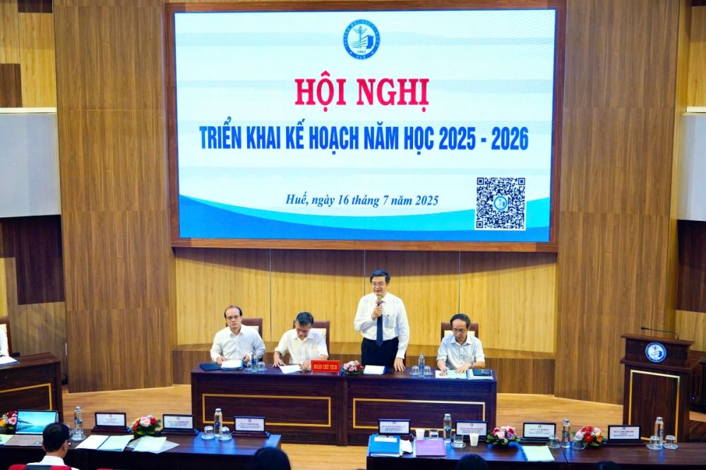 Hoạt động Hue-UMP | Công bố quyết định bổ nhiệm lại chức danh giáo sư năm 2025 và Hội nghị triển ...